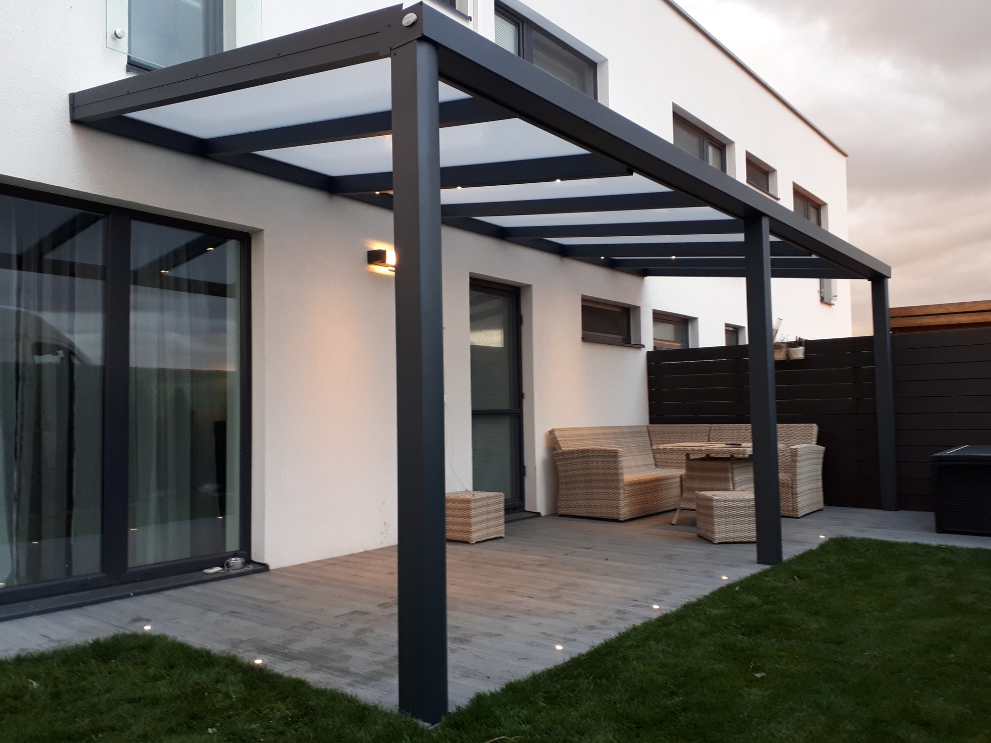 Pergolas et abris de terrasse Skylux | La magie de l’extérieur ...