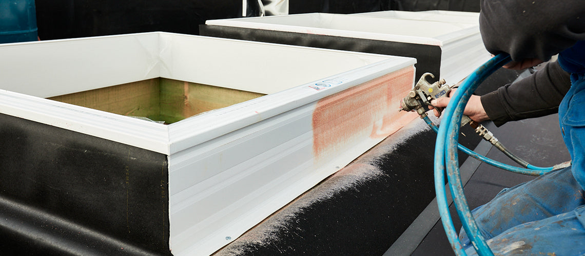 Costières de haute qualité pour coupoles : PVC, métal et polyester – Skylux